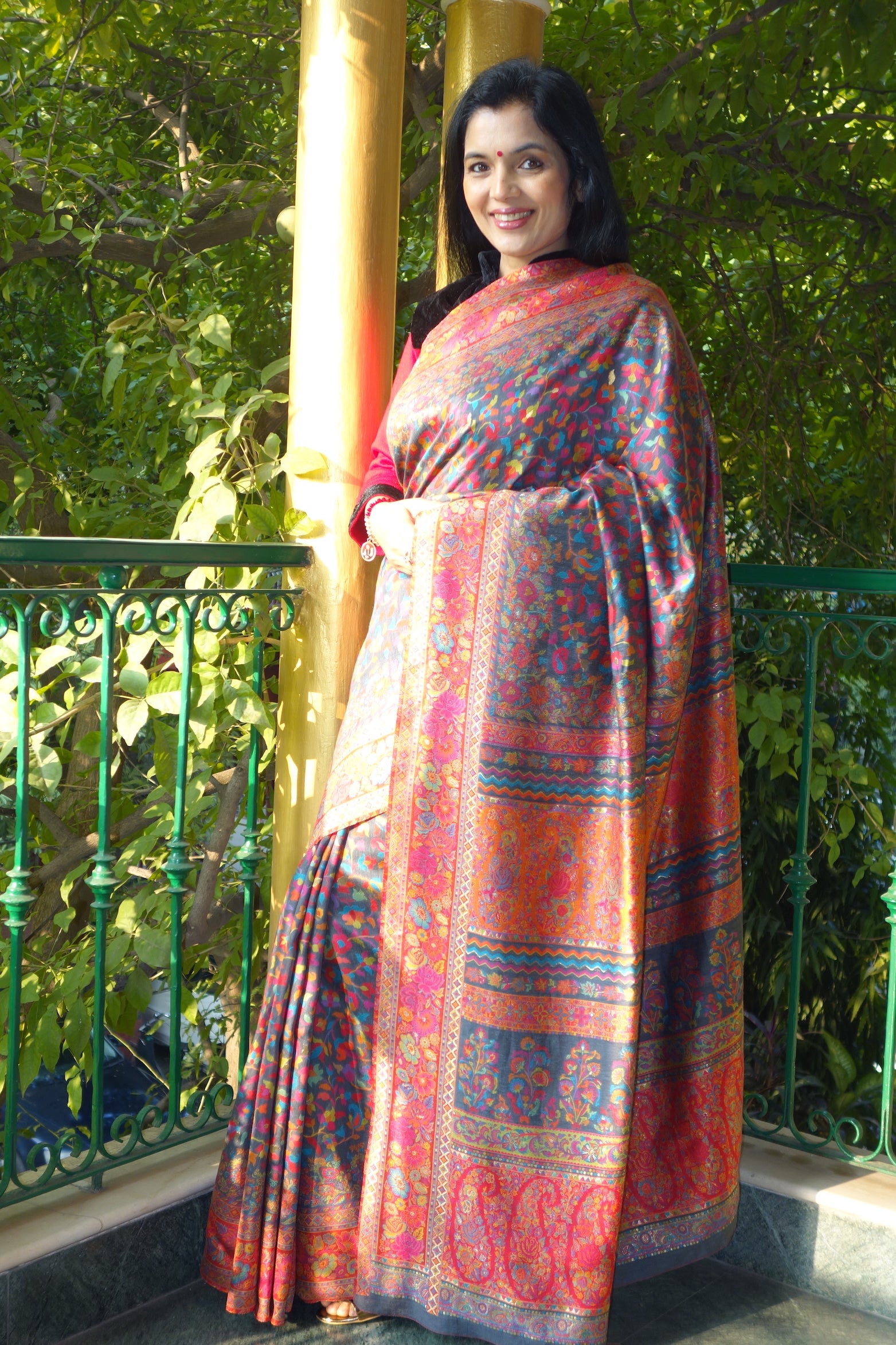 Charcoal grey kani saree with a broad border – sohumsutras